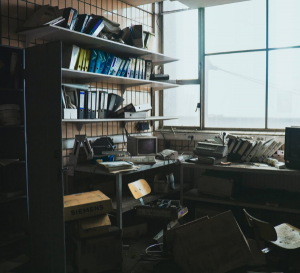 10 Signs You Have Too Many Decorations - Studio Apartment Ideas