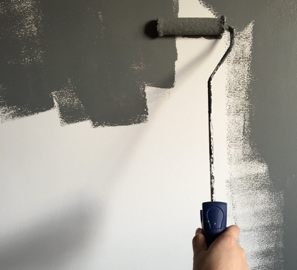 10 Signs You Have Too Many Decorations - Studio Apartment Ideas