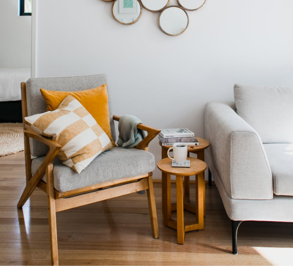 10 Signs You Have Too Many Decorations - Studio Apartment Ideas